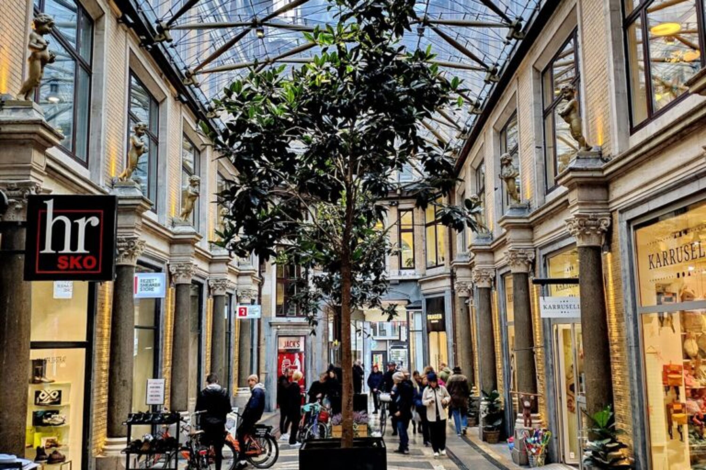 Visitors at Jorcks Passage now enjoy high-performance indoor mobile ...